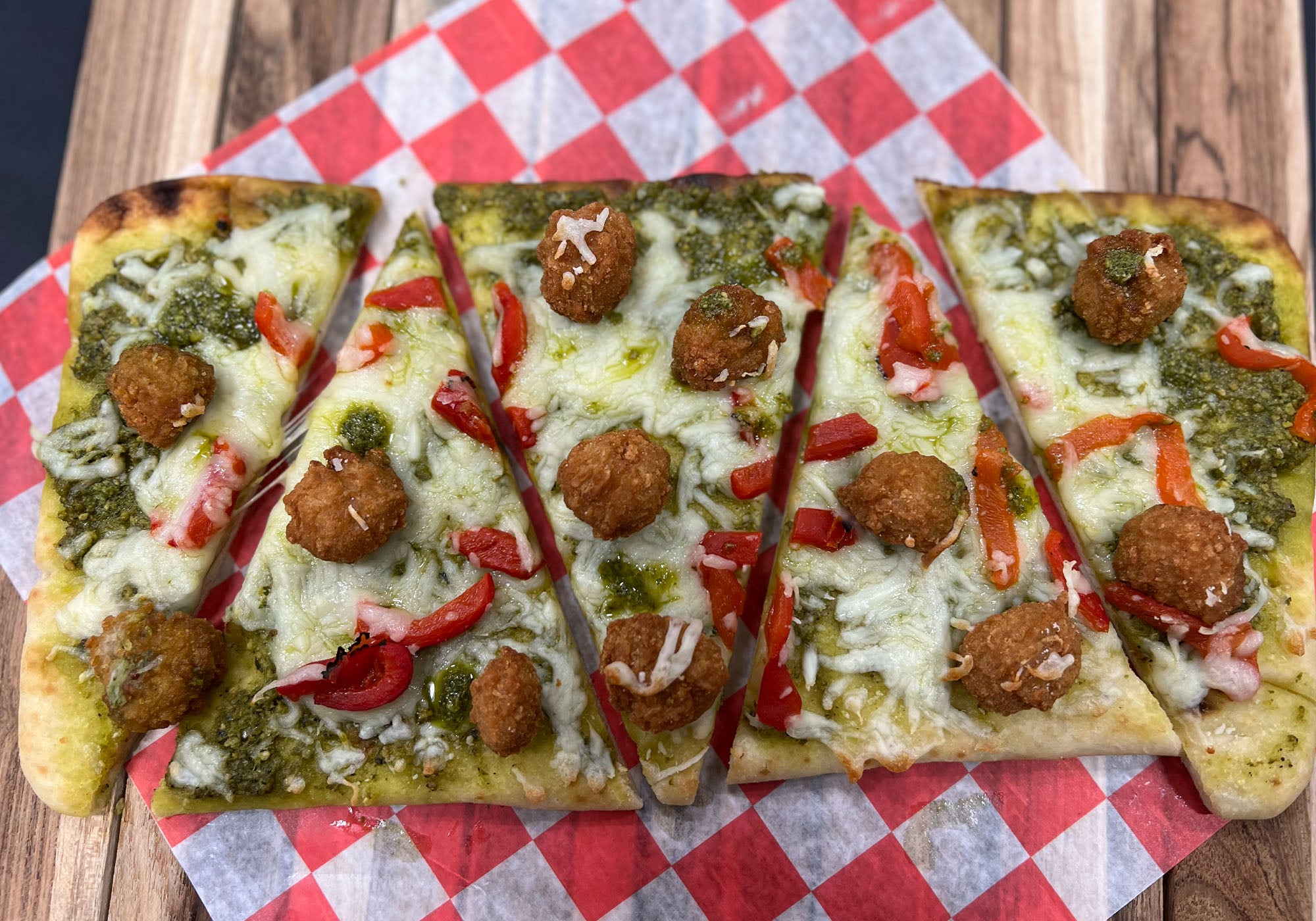 Popcorn Chicken Pesto Flatbread | Gordon Food Service